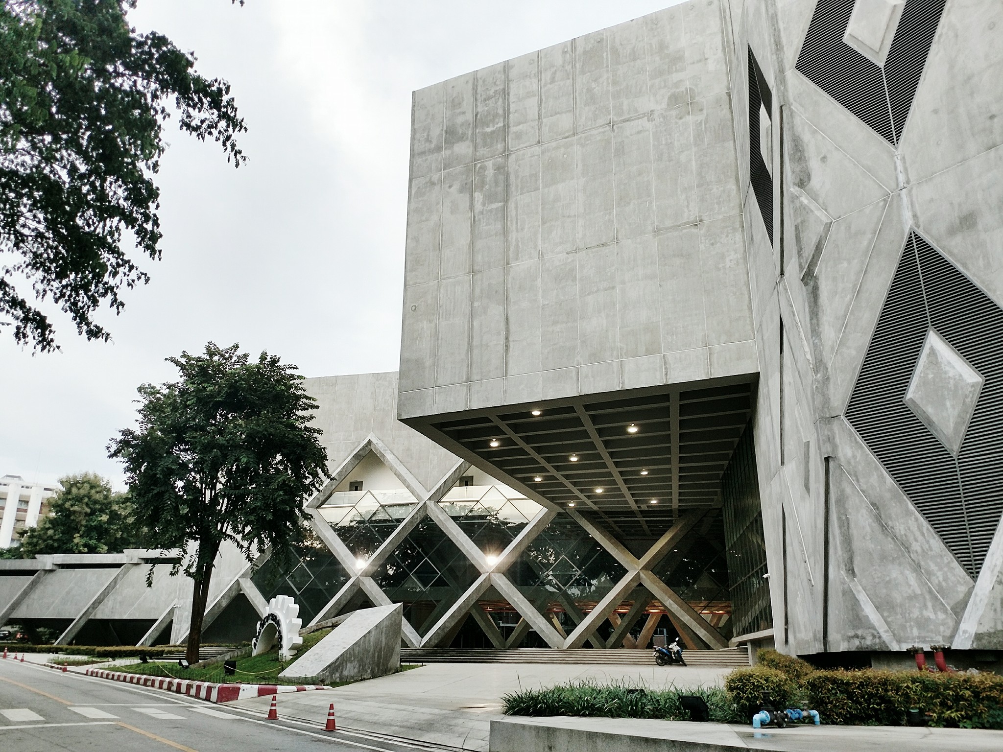 50th Anniversary Faculty of Engineering, Khon Kaen University – Glass ...