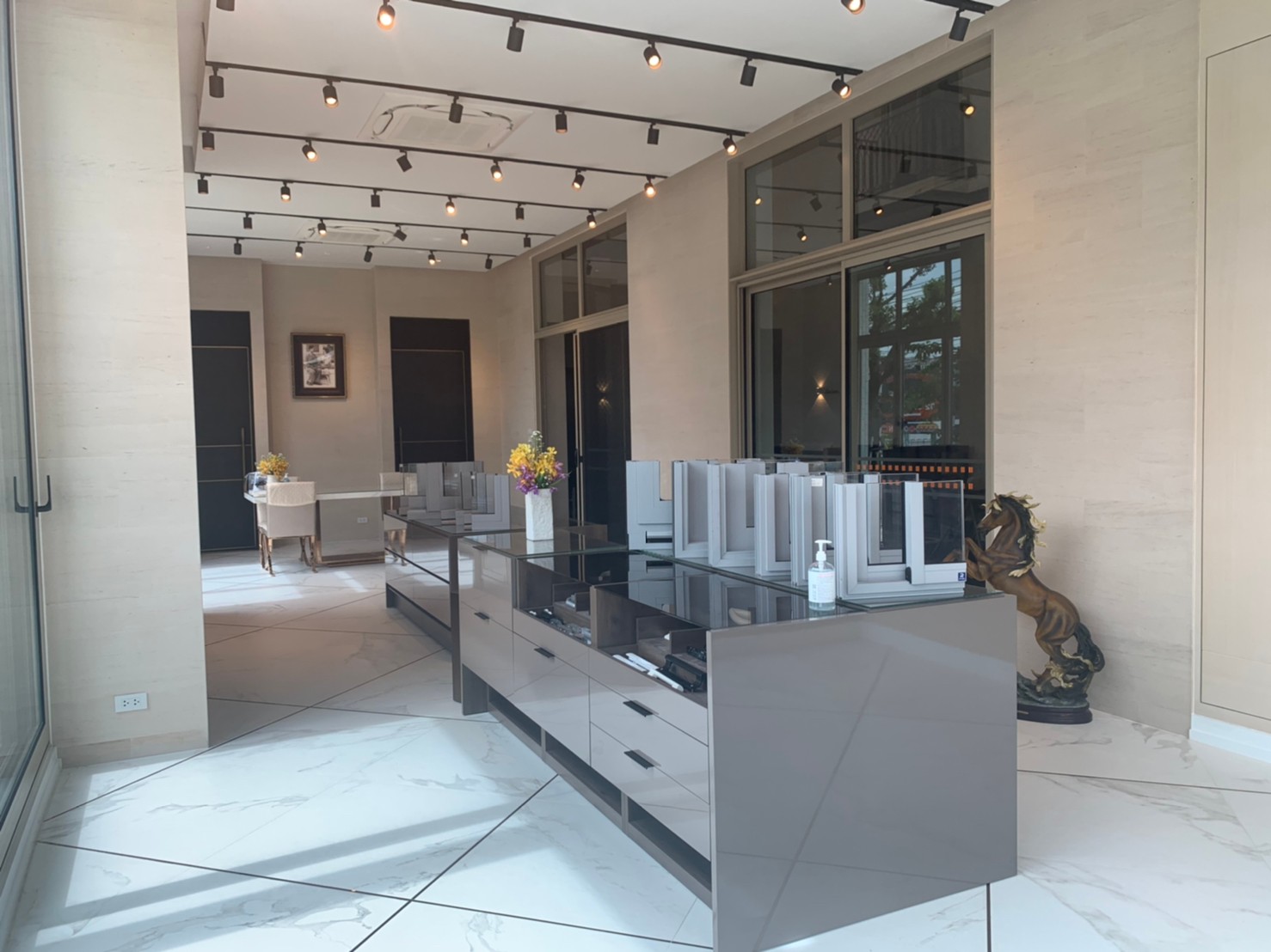 Glass Line Office – Glass Line Co., Ltd.